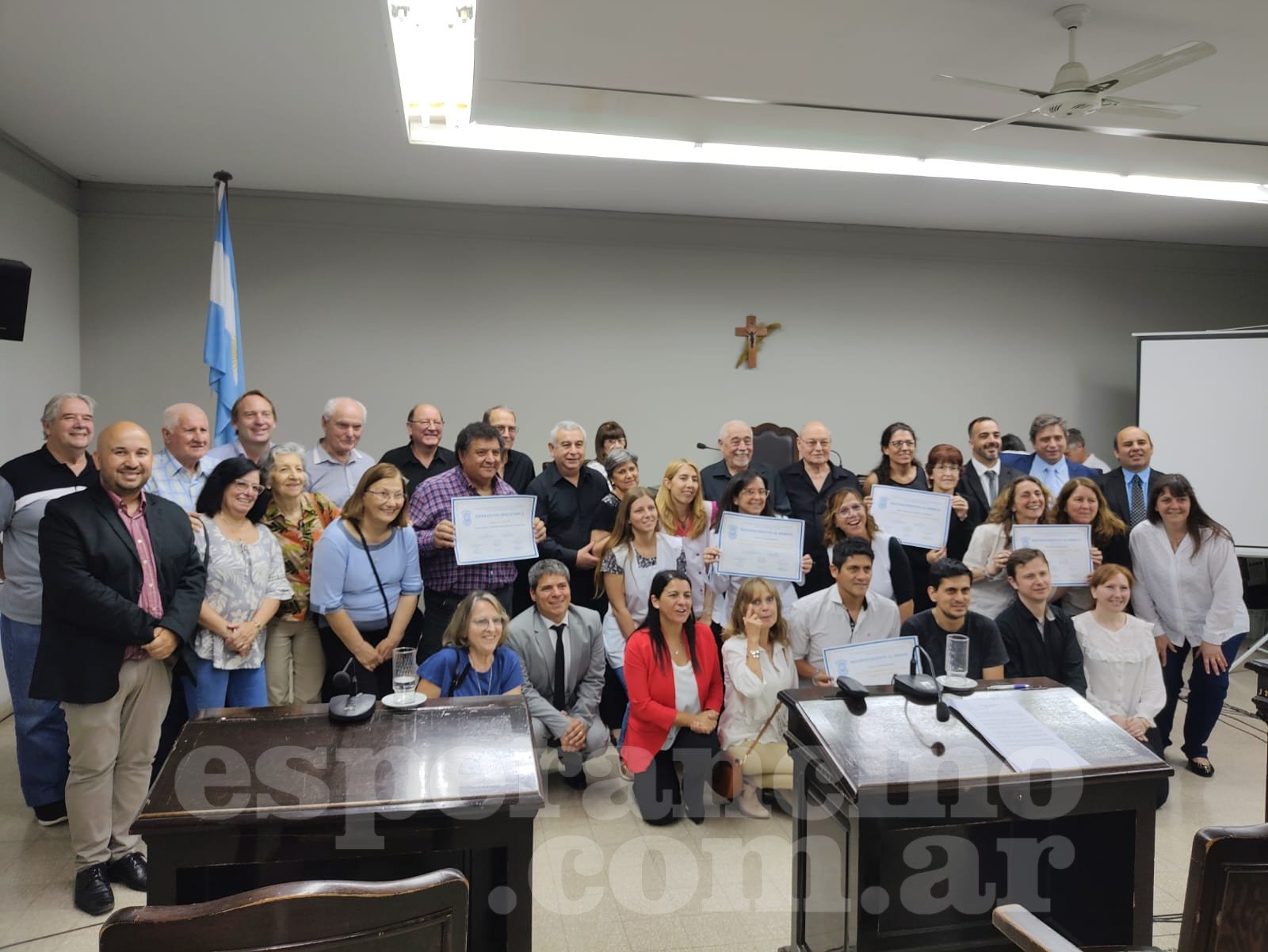 El Concejo distinguió a instituciones y vecinos de Esperanza: mirá las ...