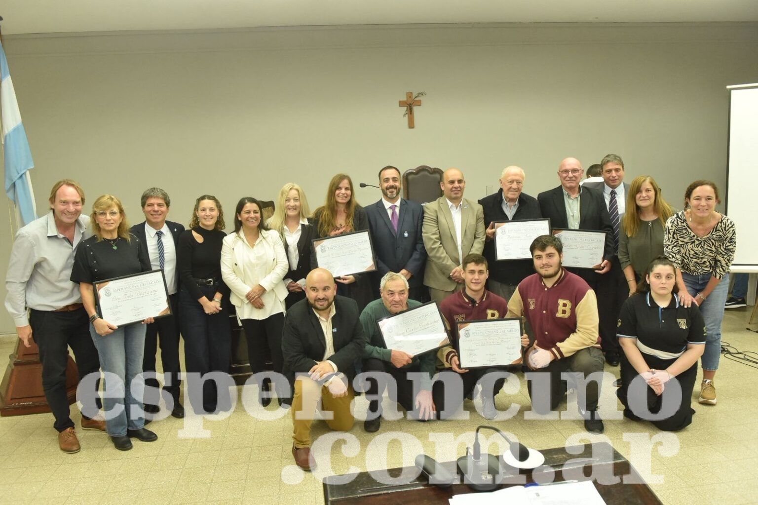 Uno por uno: todos los distinguidos por el Concejo de Esperanza